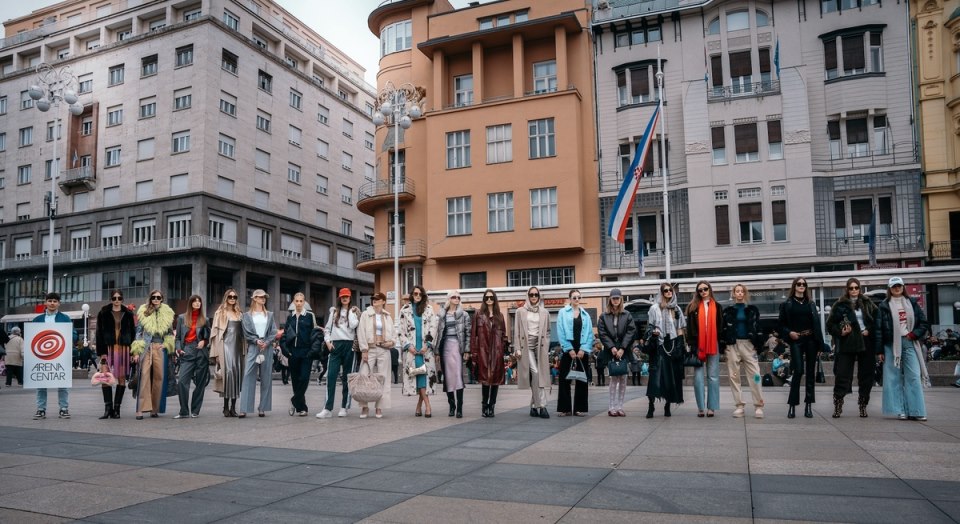 Modna revija novih kolekcija iz Arena Centra u tramvaju | Story