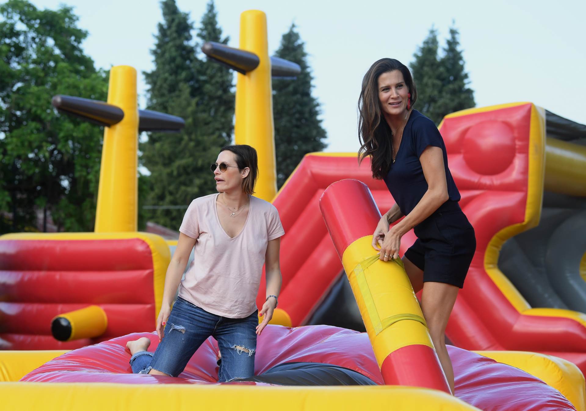 Domaće poznate mame na tren se vratile u djetinjstvo | Story