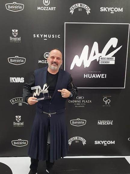 MAC Tony Cetinski proglašen izvođačem godine | Story