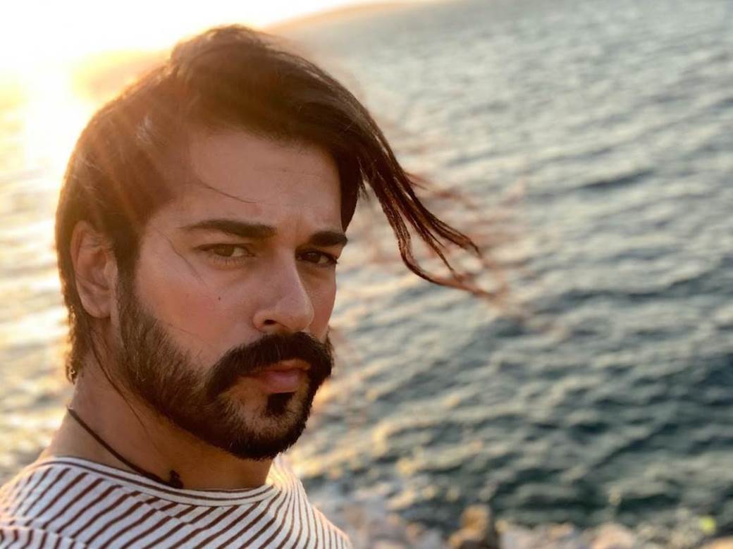 Bali-beg na godišnjem odmoru u društvu dvije ljepotice | Story