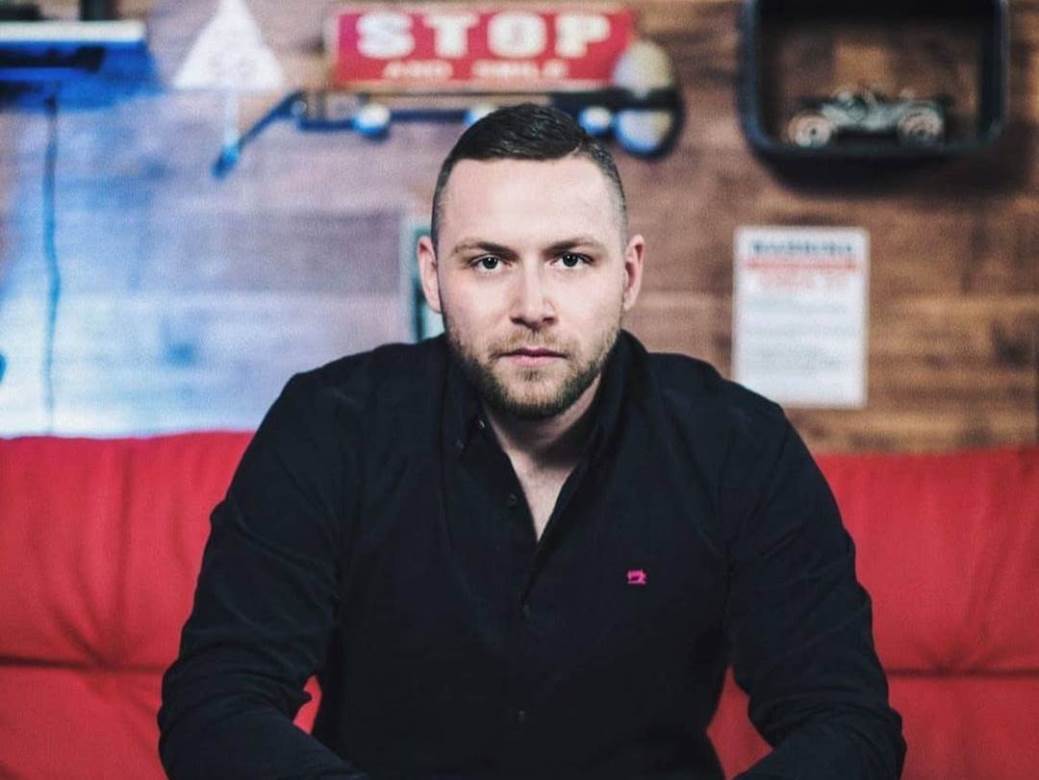 Fil Tilen oružje | Story