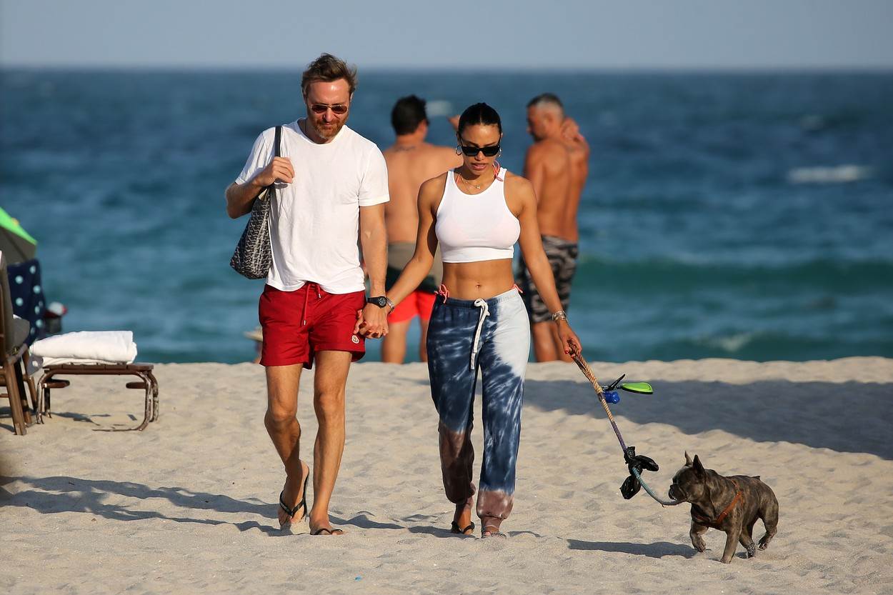 On sa 53 izgleda bolje nego prije! Je li to možda zbog zanosne Kubanke ...