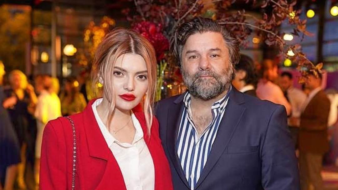 Charles Pearce pozirao s kćerima nakon što je stao na ježinca | Story