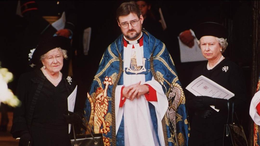 Kraljica Elizabeta se naklonila princezi Diani | Story