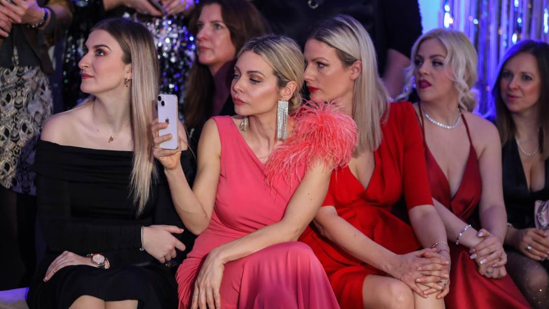 Anja Alavanja u haljini golih leđa | Story