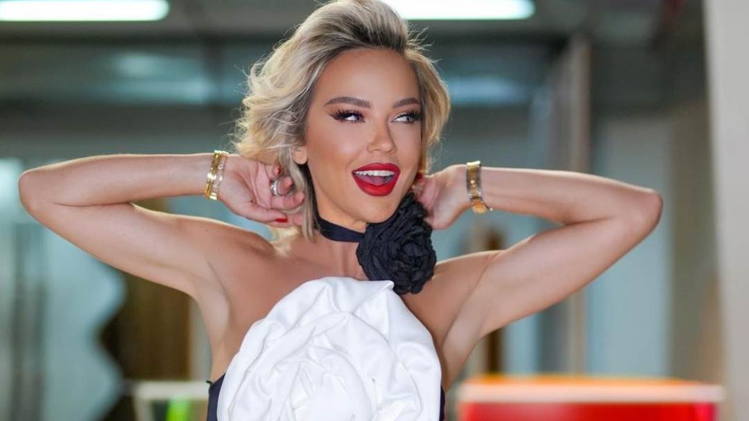 Maja Šuput pozirala sa psom | Story