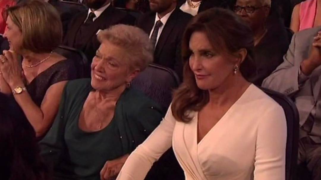 Preminula majka Caitlyn Jenner | Story