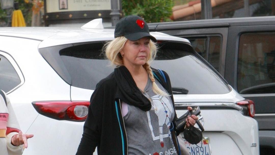 Heather Locklear snimljena kako sjedi na ulici | Story