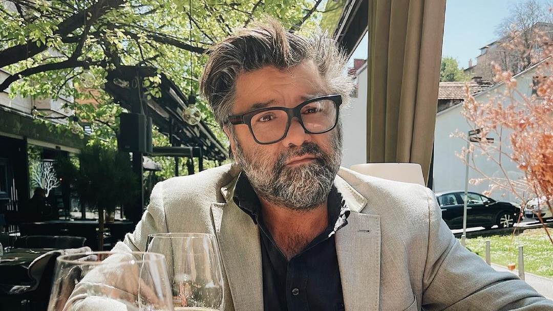 Charles Pearce otkrio tko čuva djecu dok on radi | Story