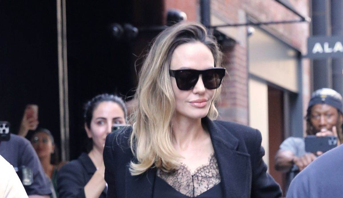 Angelina Jolie šetala sa sinom Paxom | Story