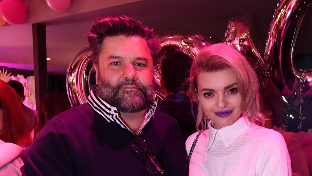 Kako je Charles Pearce prošle godine čestitao rođendan Elli Dvornik ...