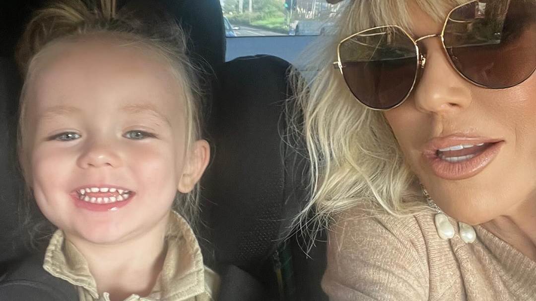 Maja Šuput poklanja Bloomovu robicu | Story