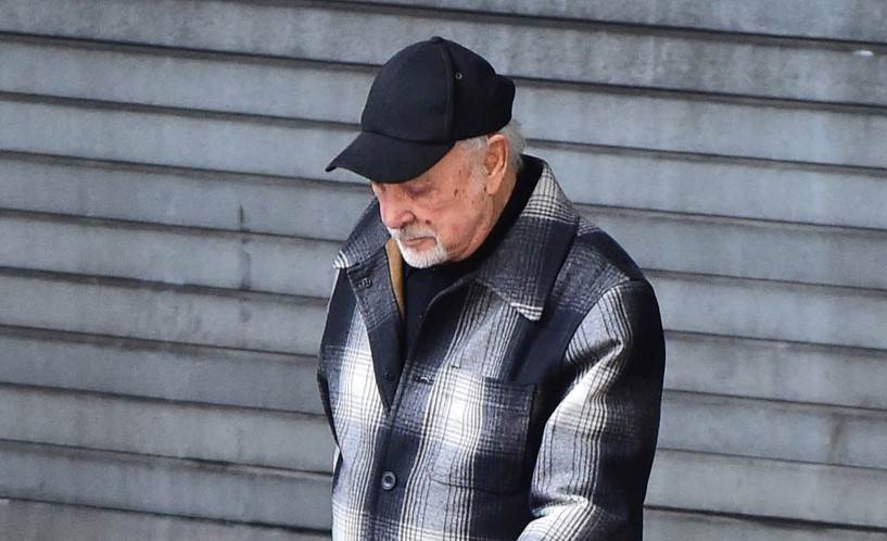 Ljubavni život Toma Jonesa | Story