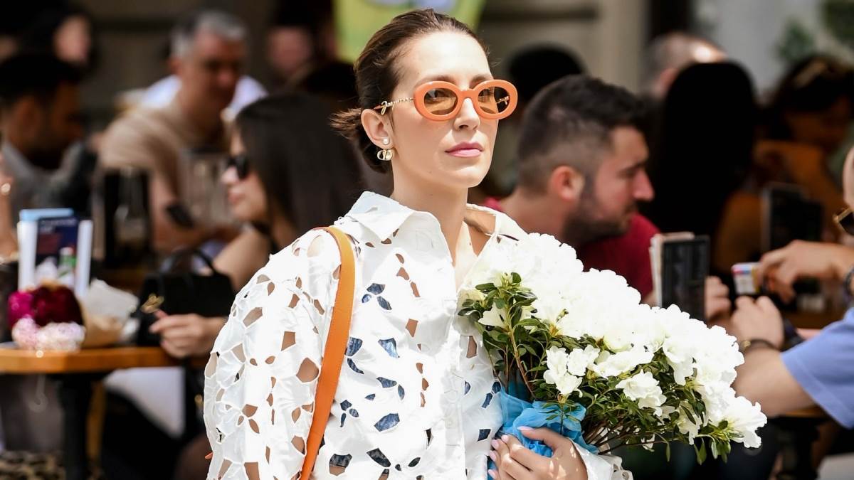 Dama na špici u Pradinim sandalama | Story