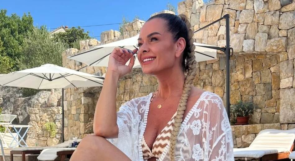 Kako Minea izgleda u kupaćem kostimu | Story