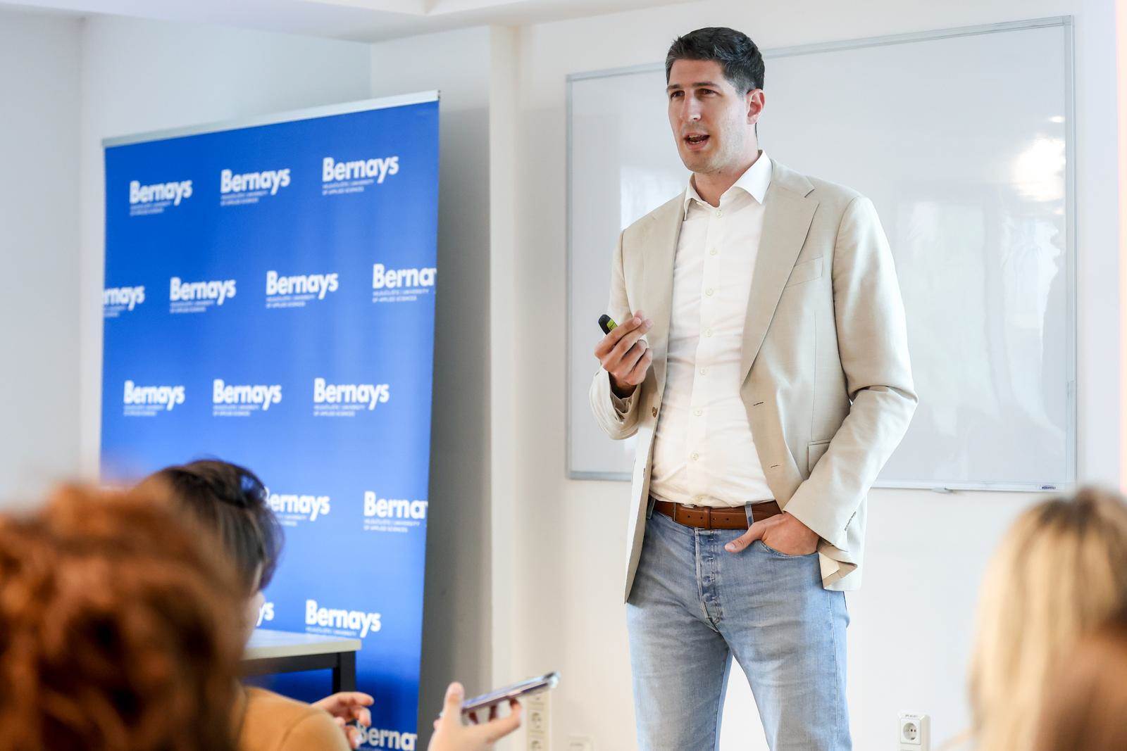 Cime se danas bavi Damjan Rudež? | Story