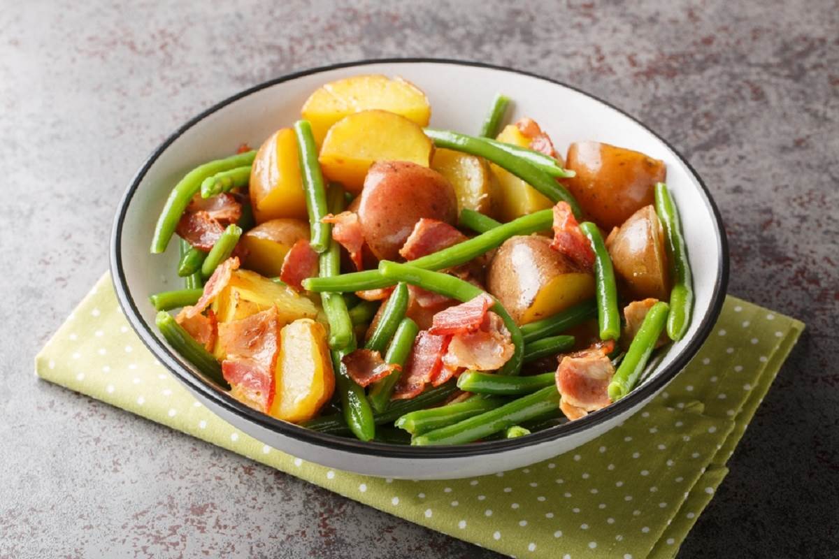 Recept za slasne mahune s krumpirom i slaninom | Story