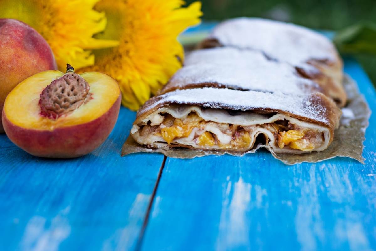 Slatka štrudla od breskve koja se topi u ustima | Story