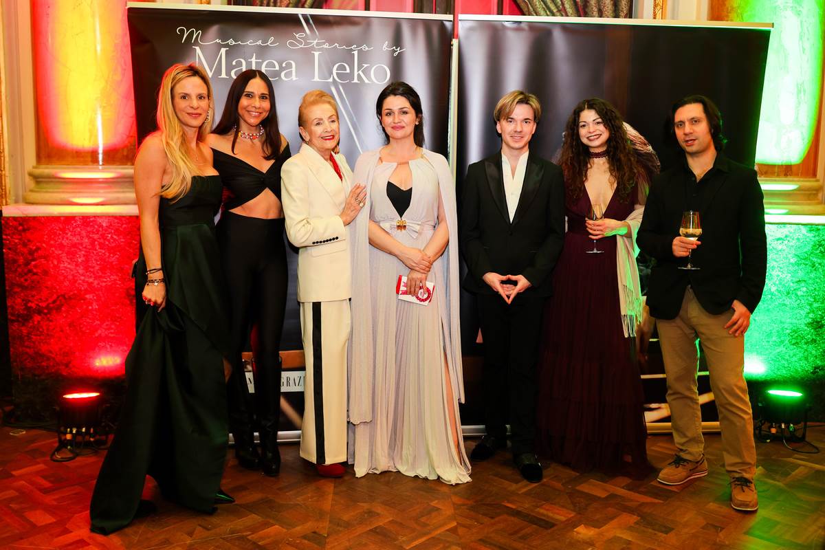 Matea Leko svojim glazbenim pričama u Smaragdnoj dvorani hotela Esplanade izazvala ovacije | Story