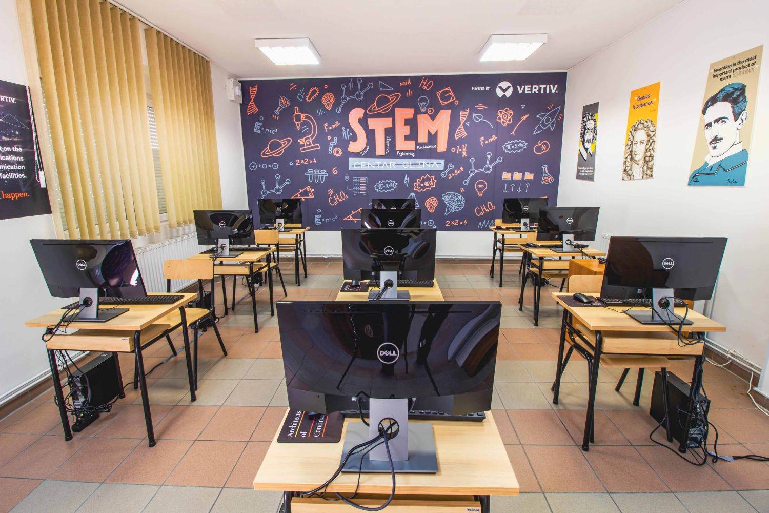 GLINA DOBILA STEM CENTAR 'Djeca sada mogu unaprijediti tehnološku pismenost' | Story