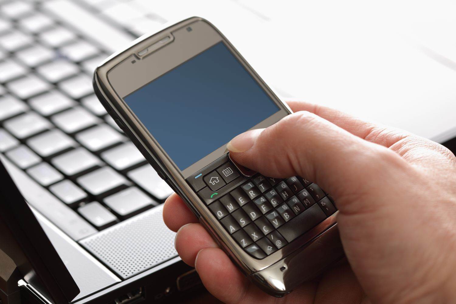 MOBITELI S TIPKAMA: Kupuju li ljudi i dalje takve mobitele? | Story