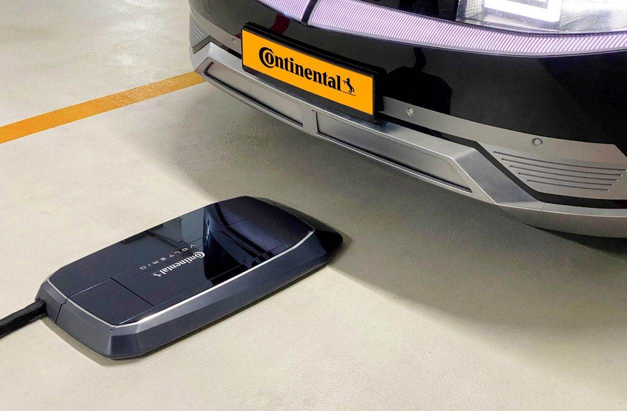 MALI ROBOT Novi električni punjač za automobile | Story