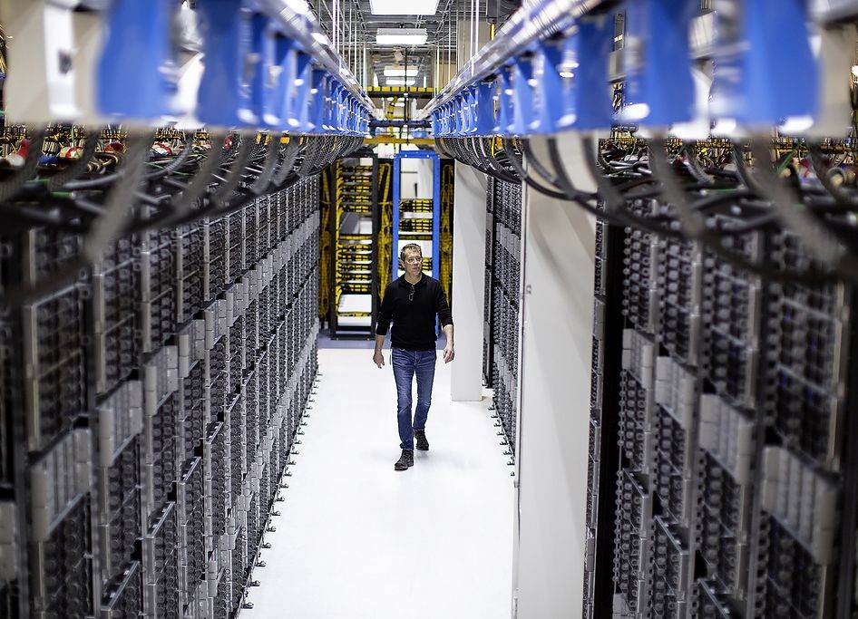 MERCEDES-BENZ I MICROSOFT: Zajednički surađuju u proizvodnji automobila ...