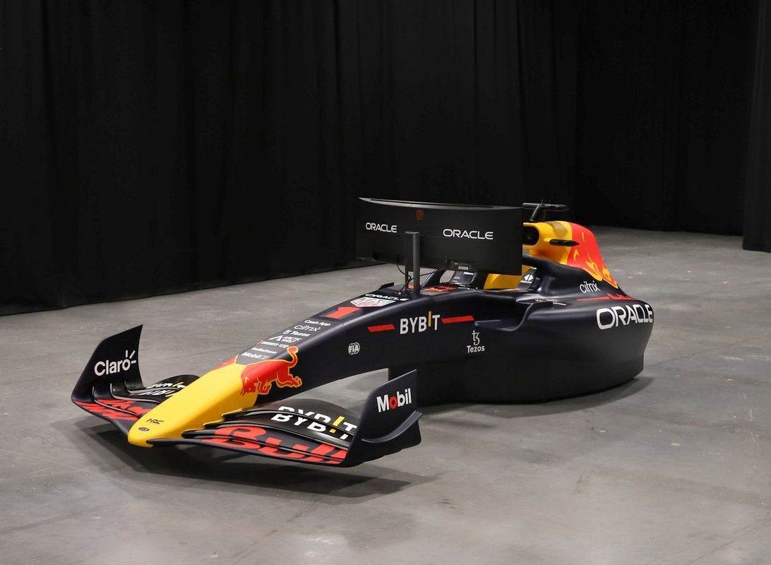 RED BULL F1: Simulator trkaćih automobila | Story