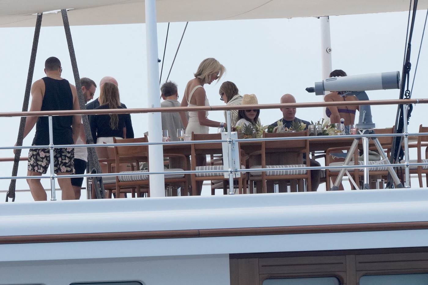 Jeff Bezos i Lauren Sanchez večerali u poznatom restoranu na Hvaru | Story