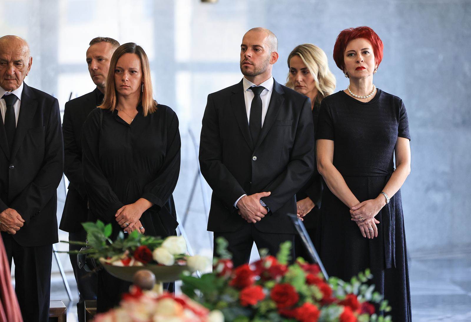 Robert Valdec zaprosio suprugu kad je bio u braku i imao ljubavnicu | Story