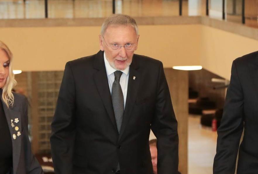 Supruga Davora Božinovića plijenila poglede u izlasku | Story