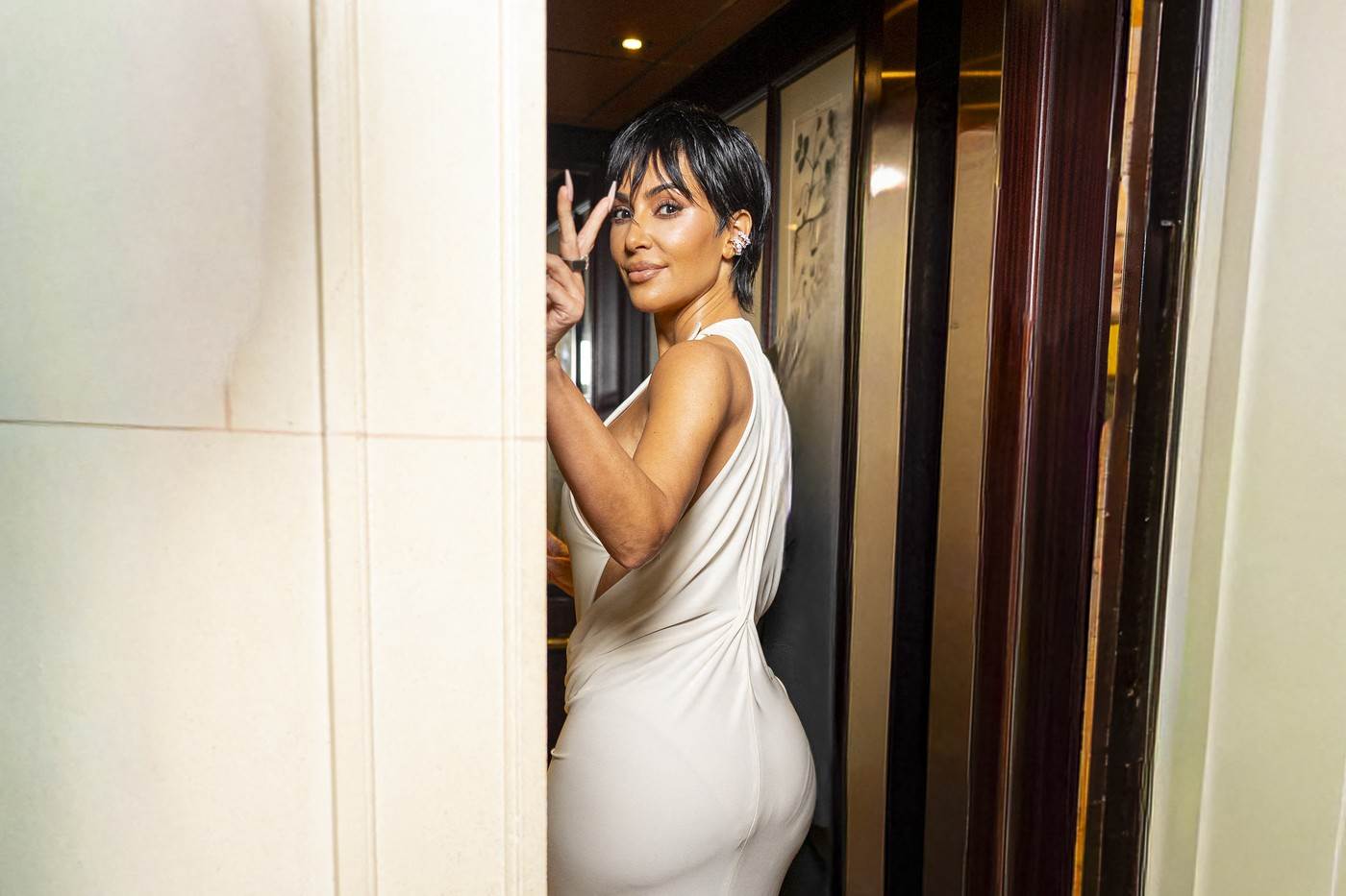 Kim Kardashian ima kratku pixie frizuru | Story