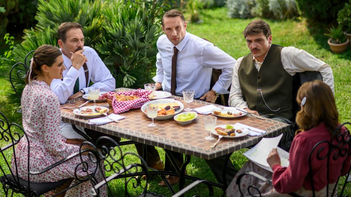 Naši glumci izgledaju neprepoznatljivo u prvim kadrovima Divljih pčela ...