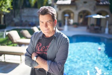 Charlie Sheen bio je veliki zavodnik, a sad je propalica | Story