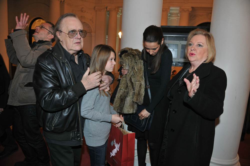 Kako danas izgleda unuka Arsena Dedića? | Story